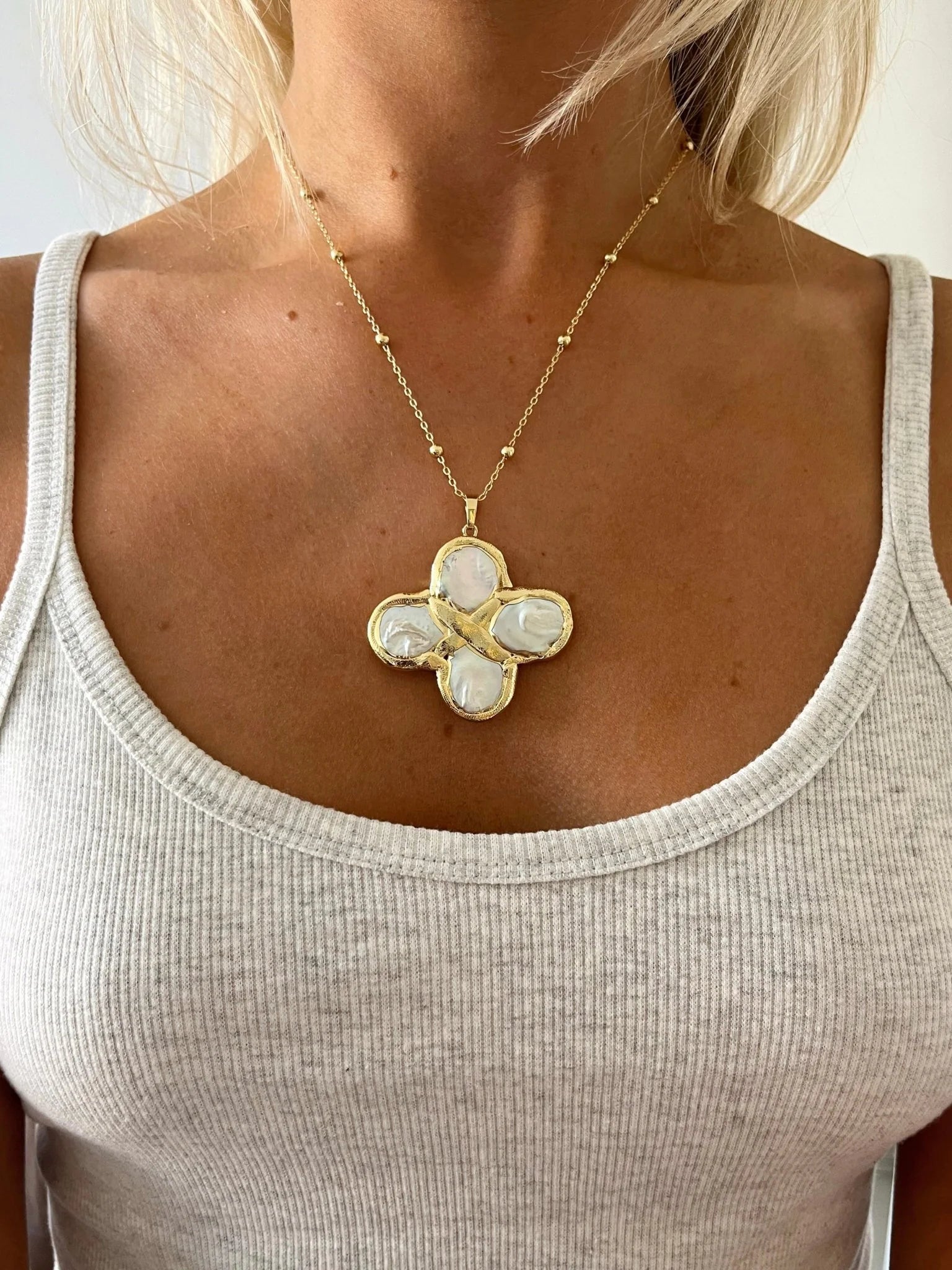 OVAL CROSS NECKLACE – STICKYBESTIE